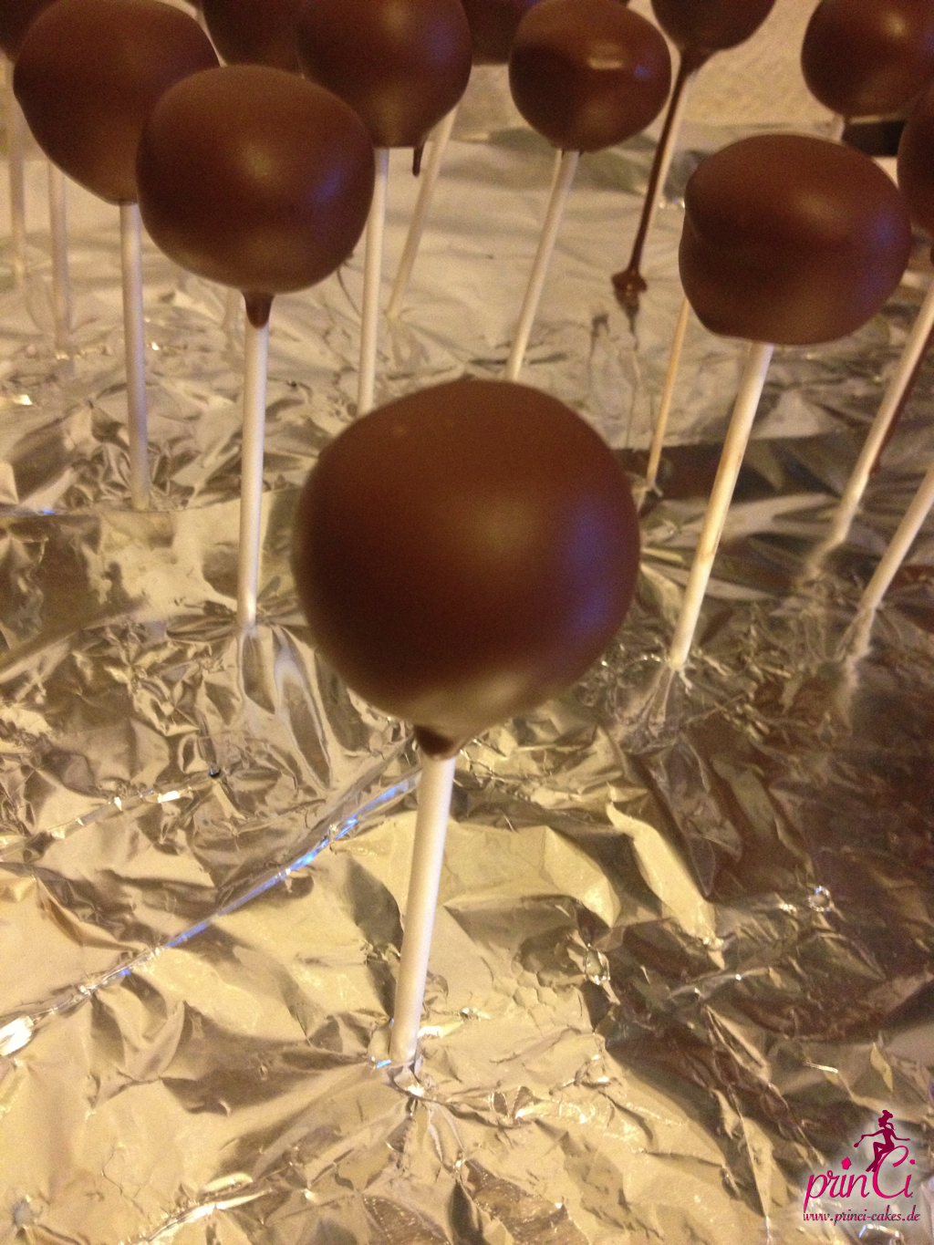 Kirsch-Biskuit Cake Pops | prinCi Cakes